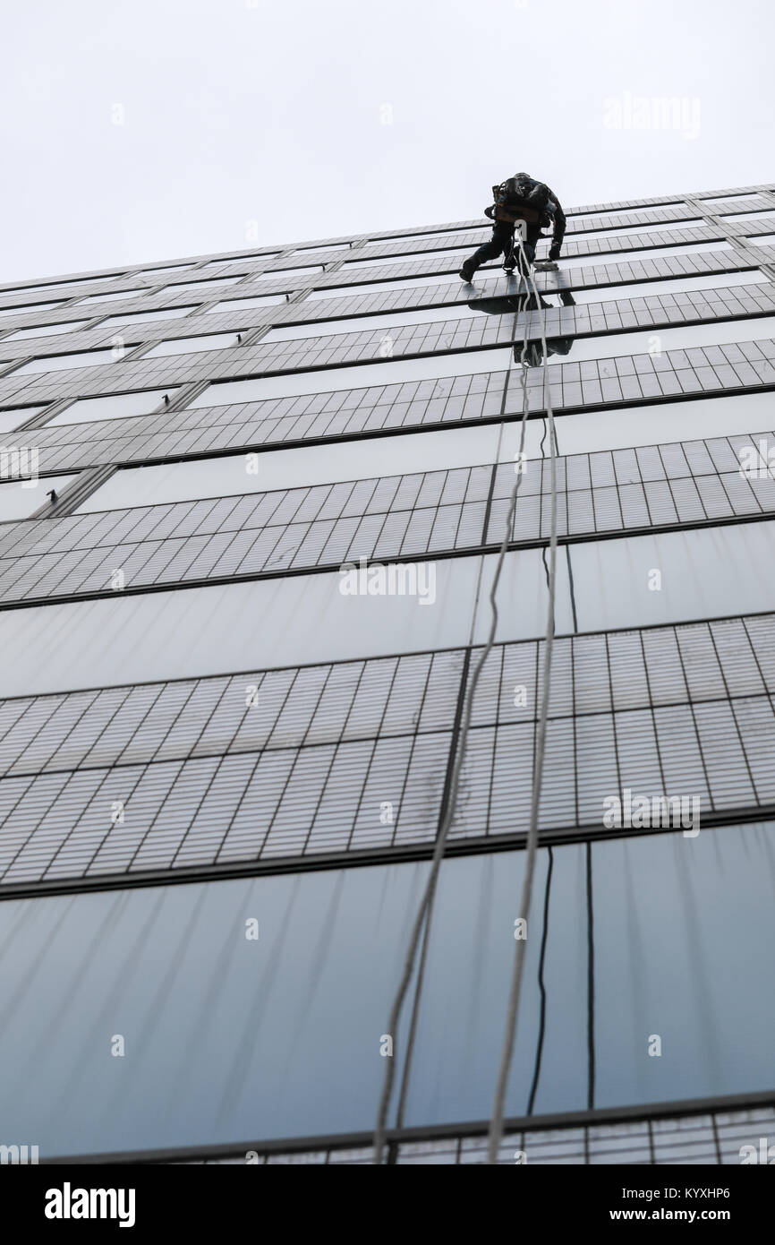 clean the building window,worker cleaning high tower Stock Photo - Alamy