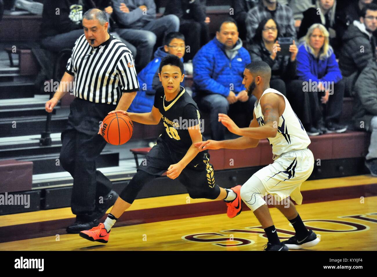 High school basketball sideline hi-res stock photography and images - Alamy