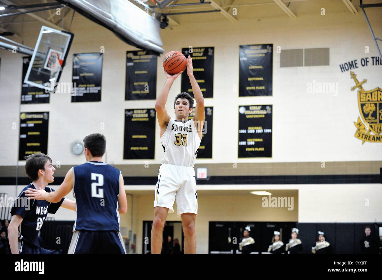 High jump mens hi-res stock photography and images - Alamy