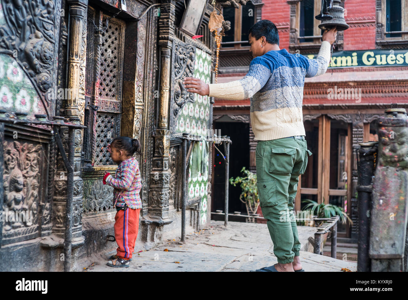 Father and children nepal hi-res stock photography and images - Alamy