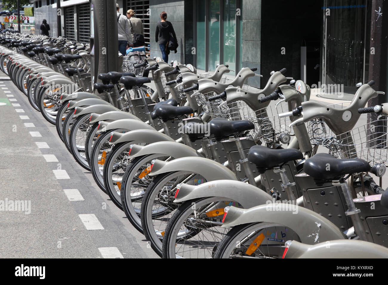 Bicycles paris hi-res stock photography and images - Alamy
