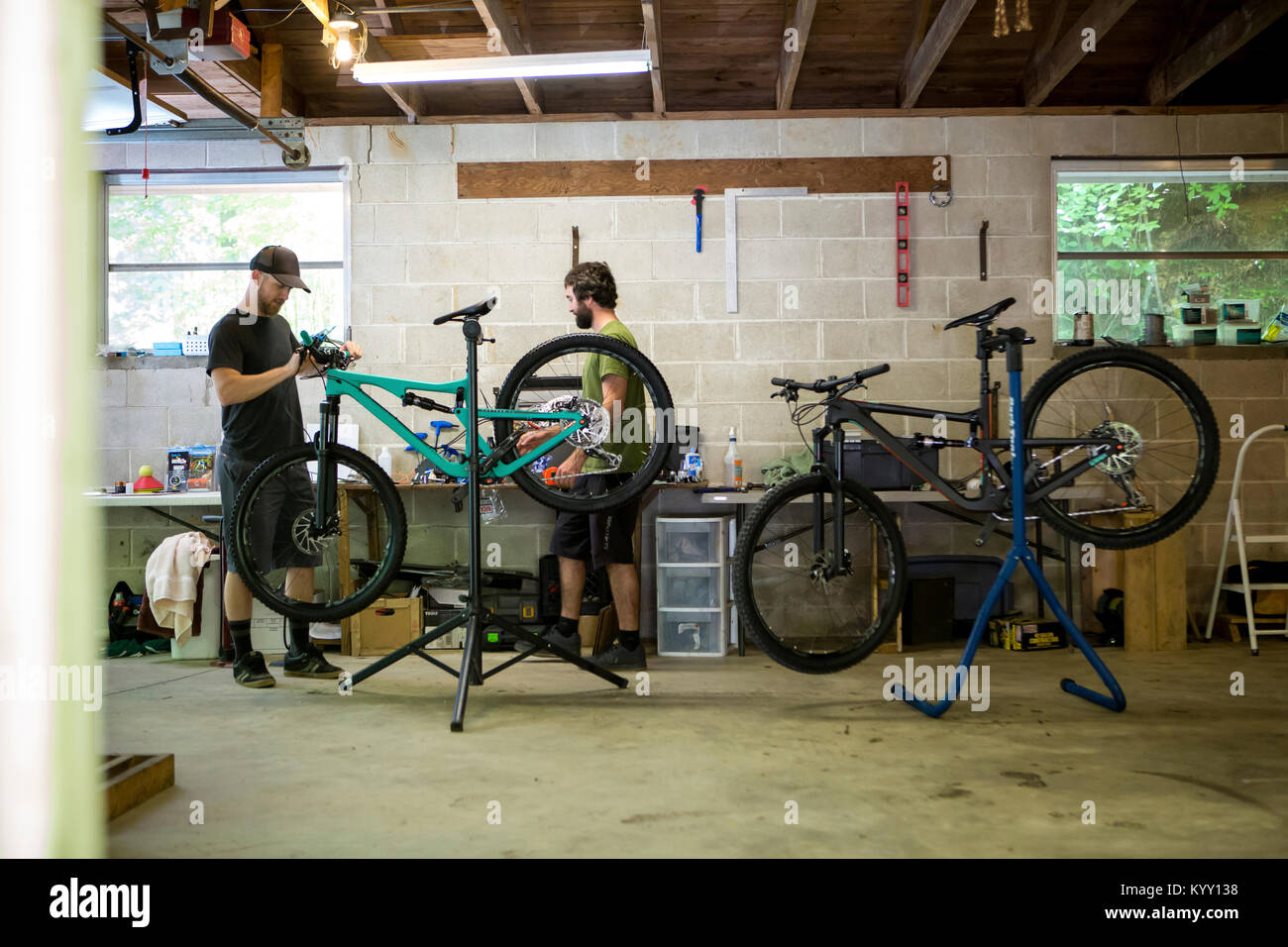 Transportation mechanics hi-res stock photography and images - Alamy