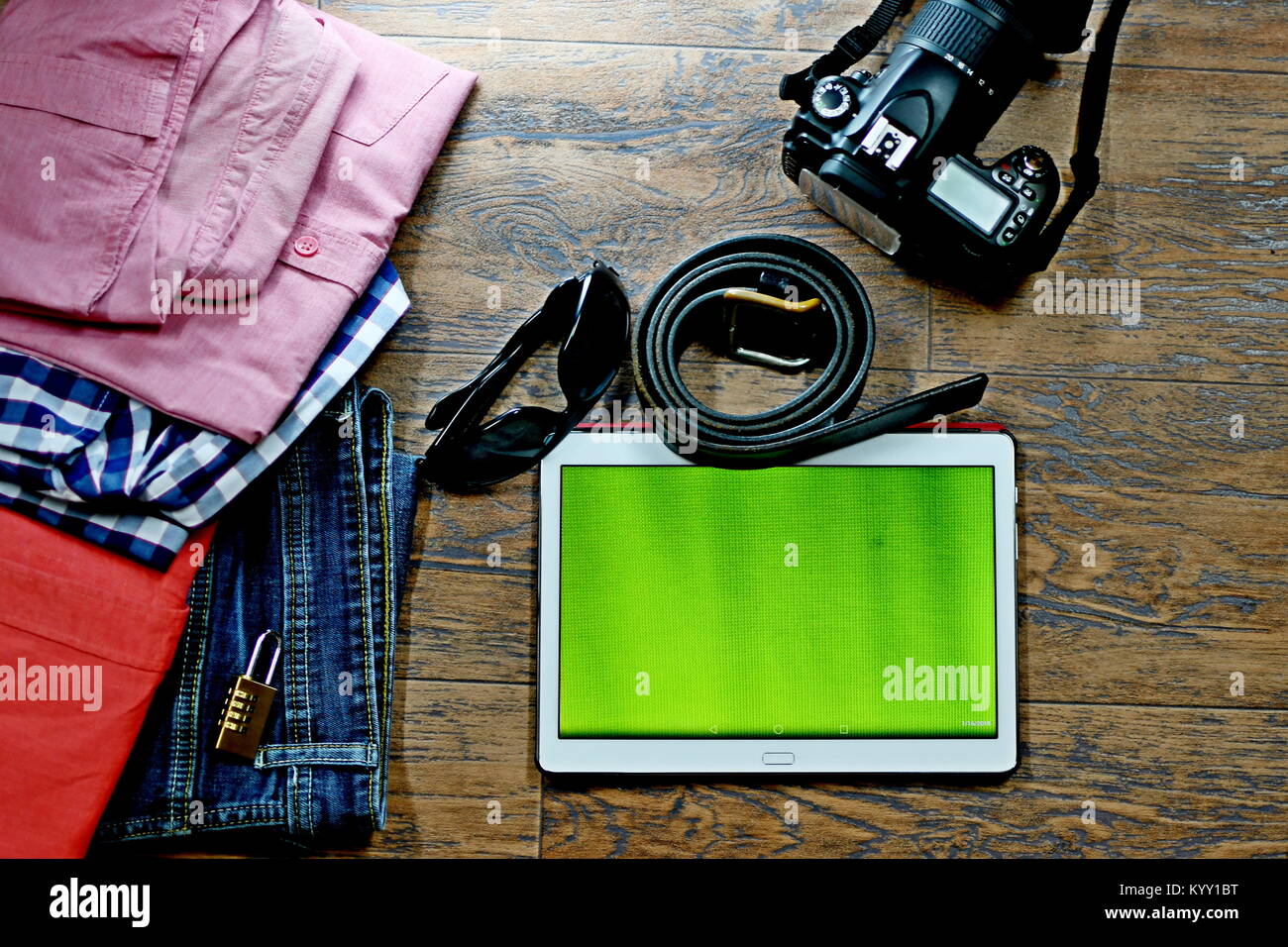 Mobile phone website saudi hi-res stock photography and images - Alamy