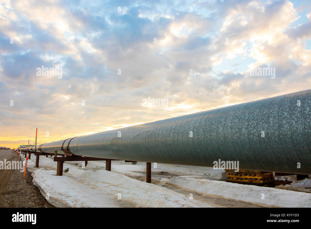 Alaskan pipeline hi-res stock photography and images - Alamy