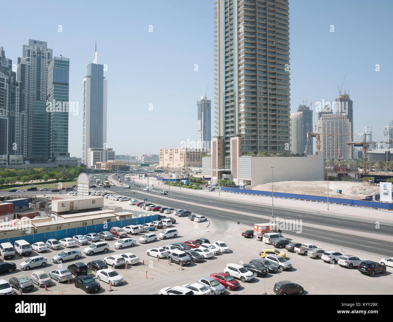 Cars parking lot hi-res stock photography and images - Alamy
