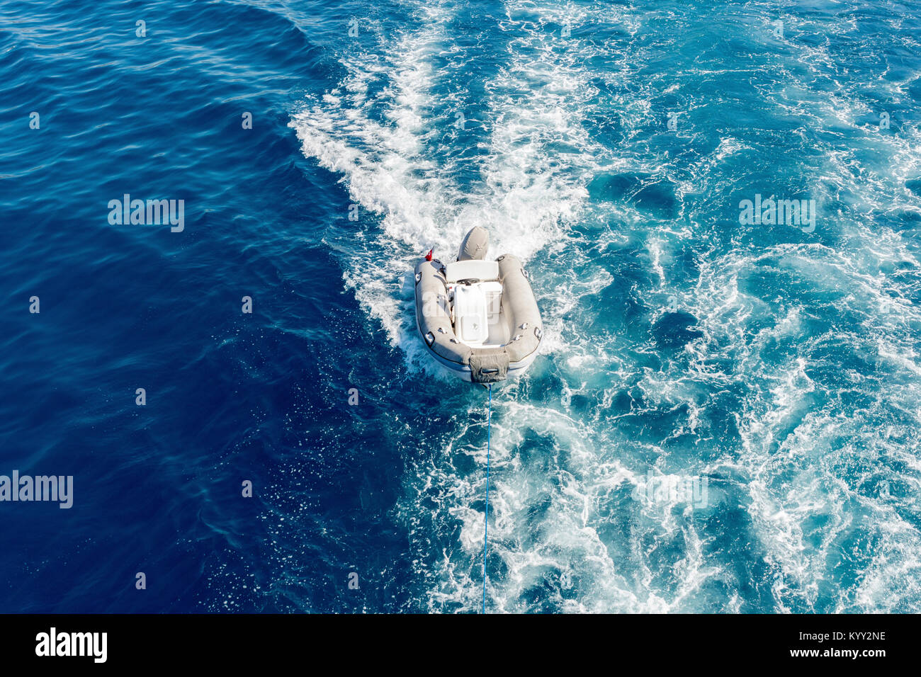 High speed motorboat hi-res stock photography and images - Alamy