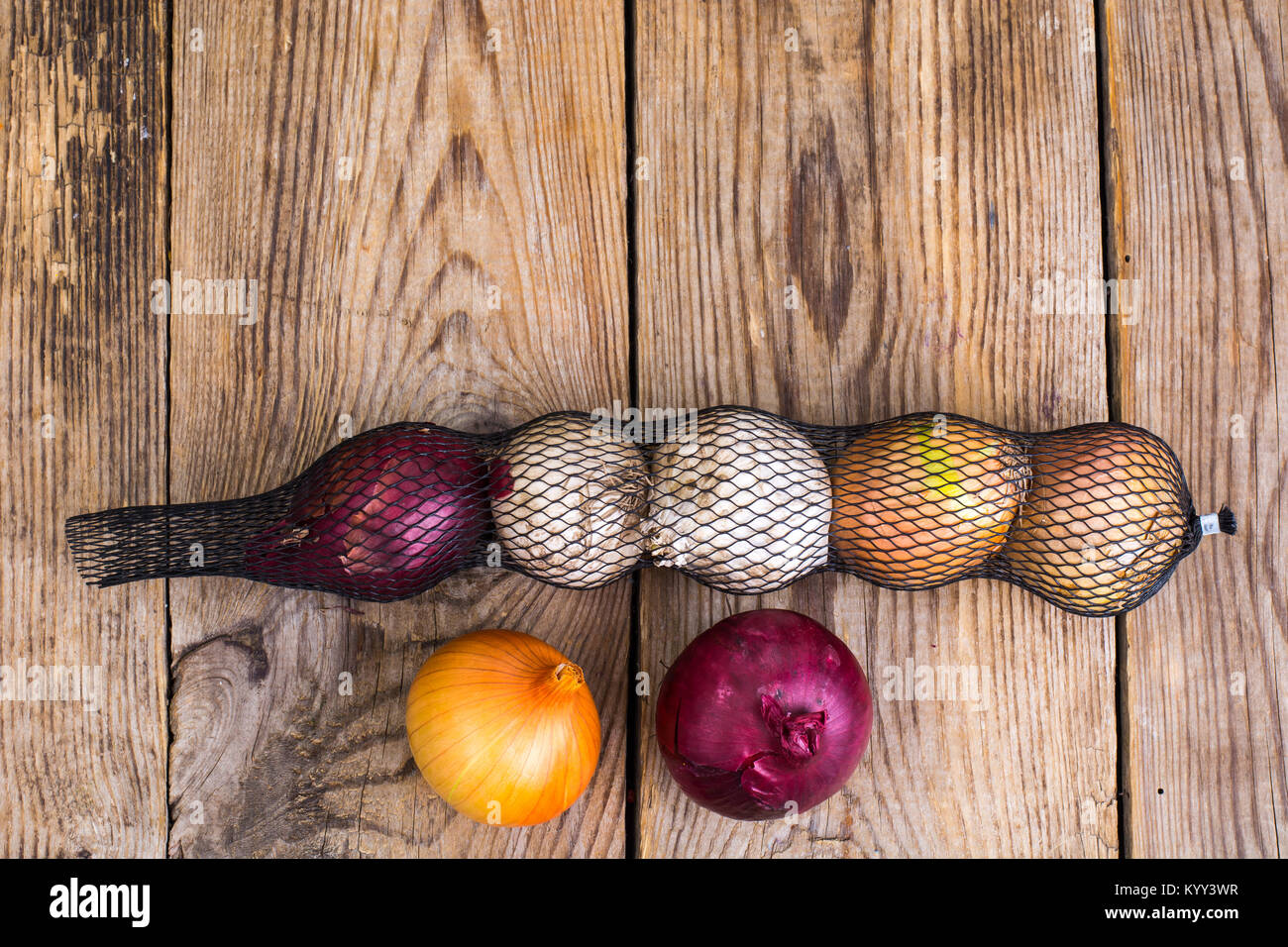 Grid of red onions hi-res stock photography and images - Alamy