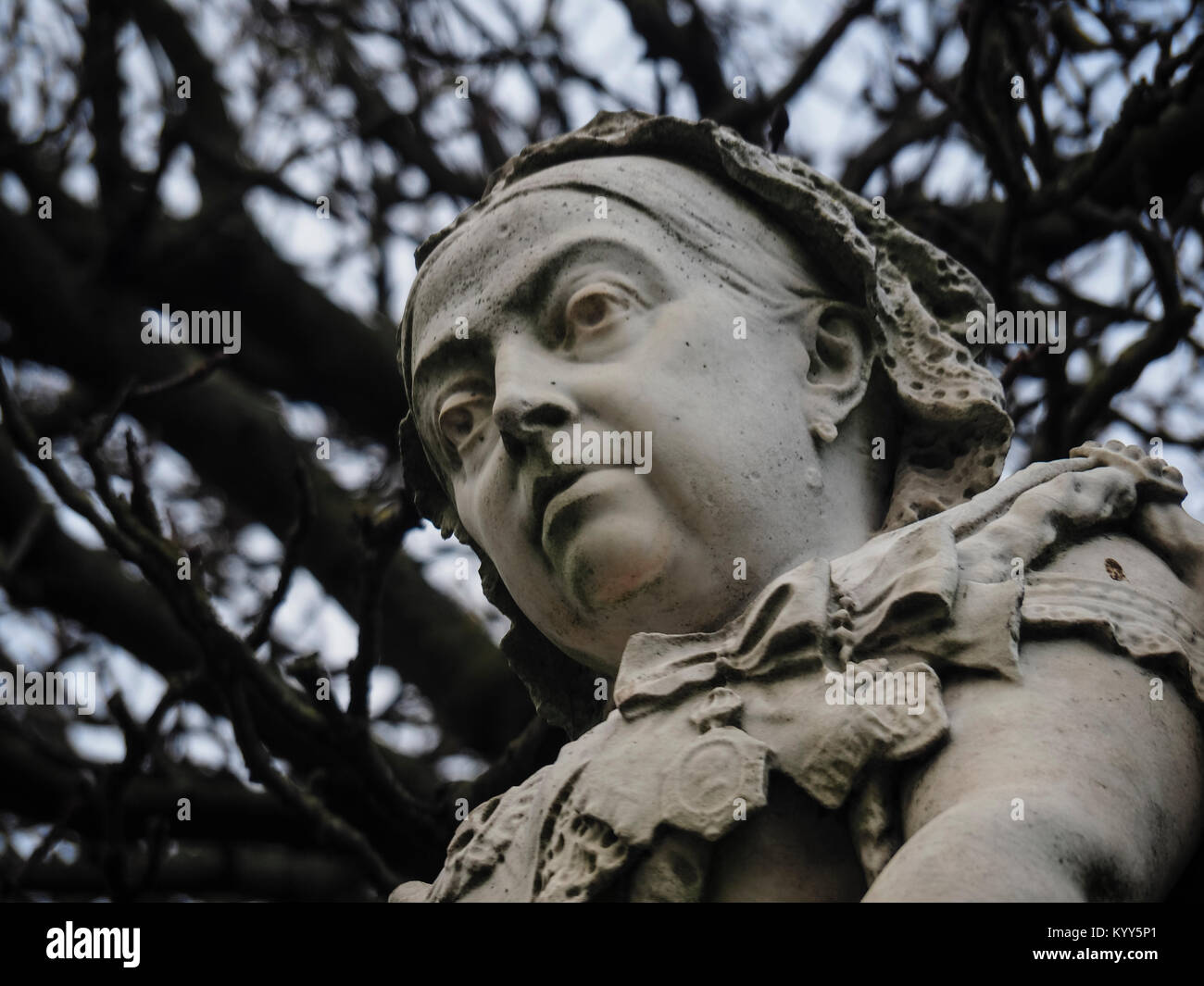 Queen victoria statue brighton hi-res stock photography and images - Alamy