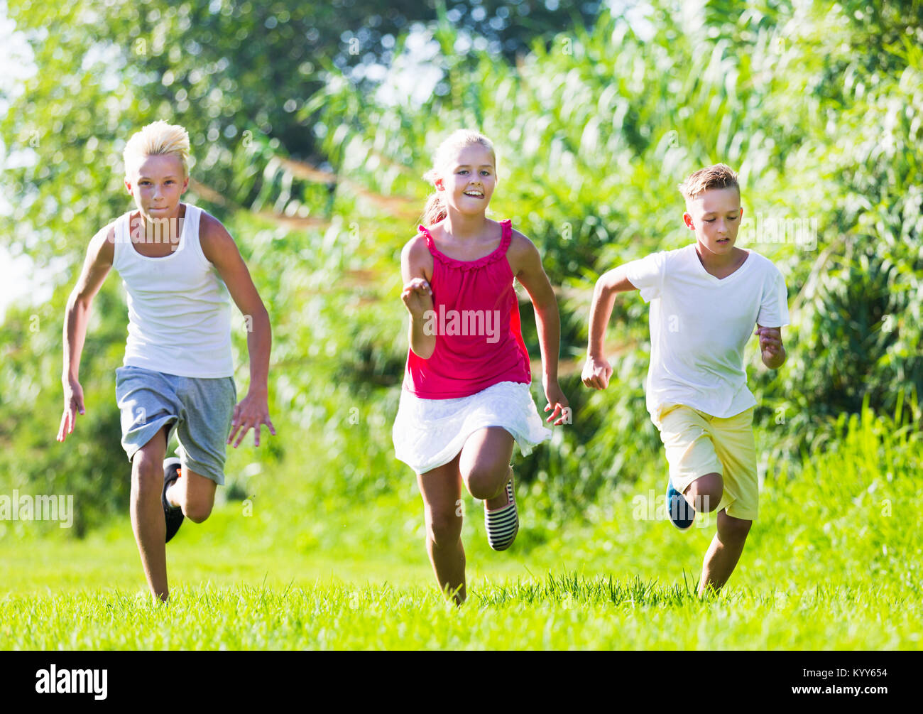 Kids chasing each other hi-res stock photography and images - Alamy