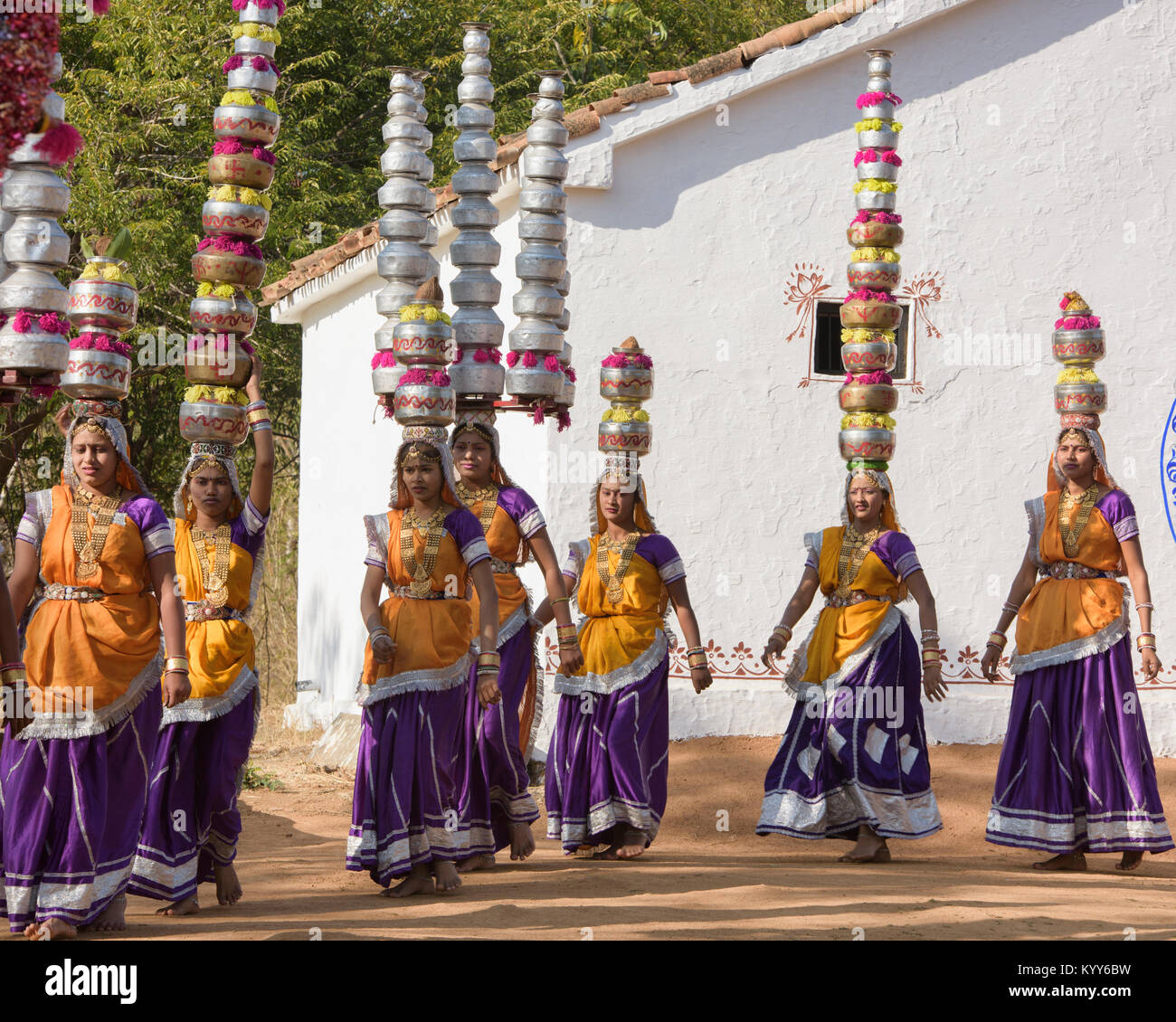 Balancing pots hi-res stock photography and images - Alamy
