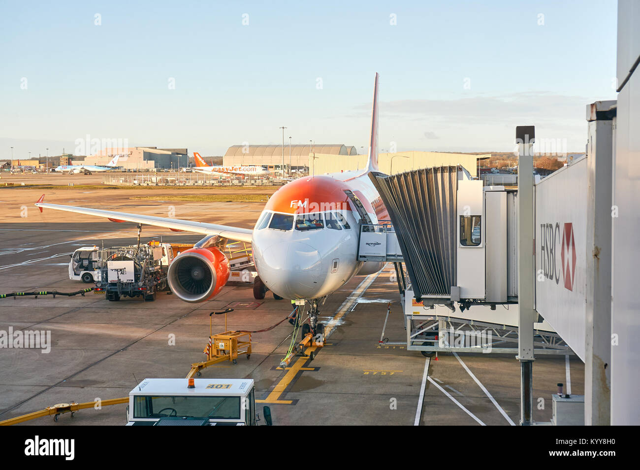 Passenger boarding bridge airport hi-res stock photography and images ...