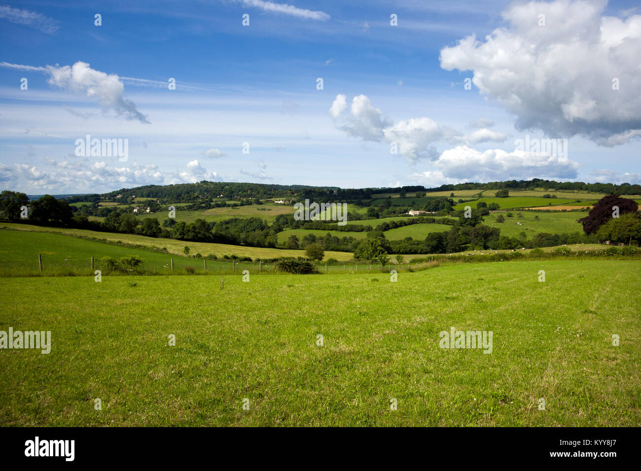 Cotswold summer countryside hi-res stock photography and images - Alamy