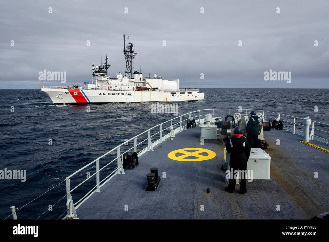 CHUKCHI SEA - The Kingston-class minesweeper HMCS Yellowknife (MM 706 ...
