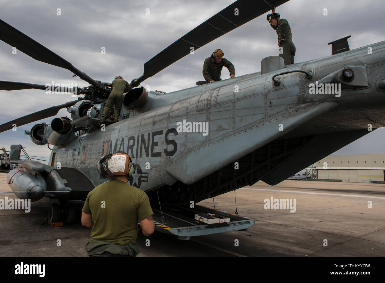 Maintainers with Marine Heavy Helicopter Squadron (HMH) 361 conduct a ...