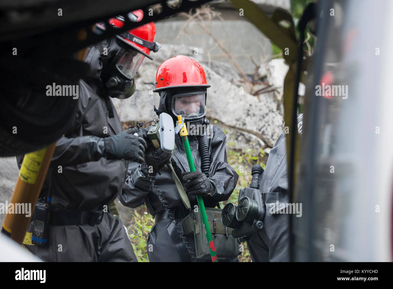 U.S. Army Reserve Soldiers with the 468th Engineer Detachment from ...