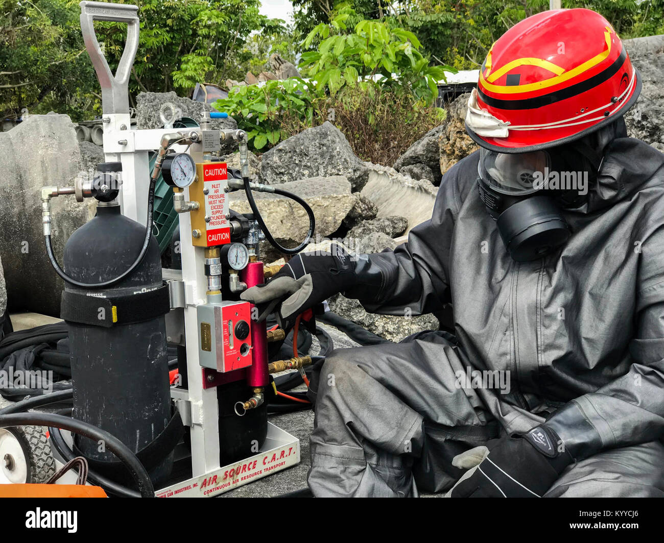 U.S. Army Reserve Soldiers with the 468th Engineer Detachment from ...
