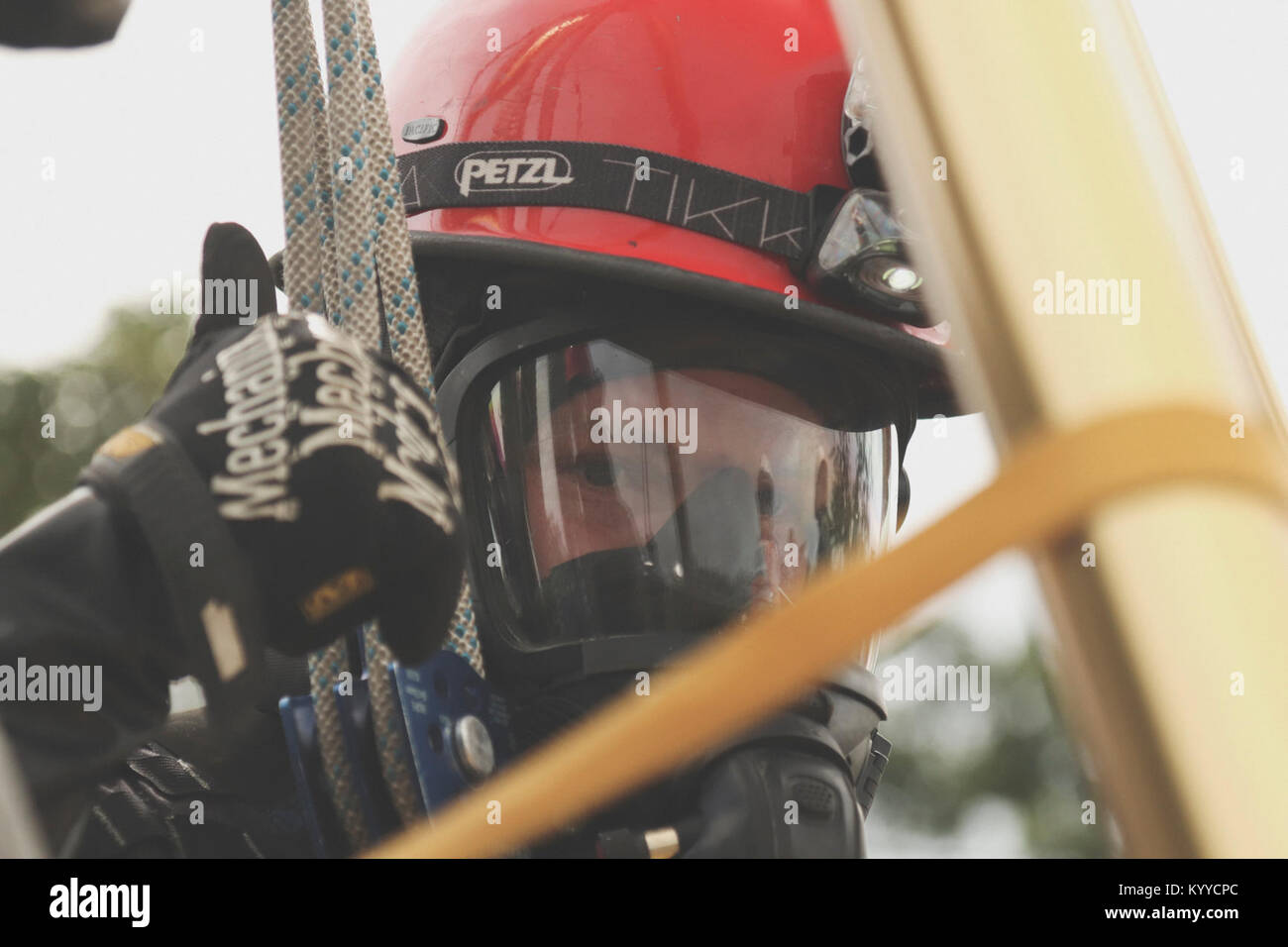 U.S. Army Reserve Soldiers with the 287th Engineer Detachment from ...