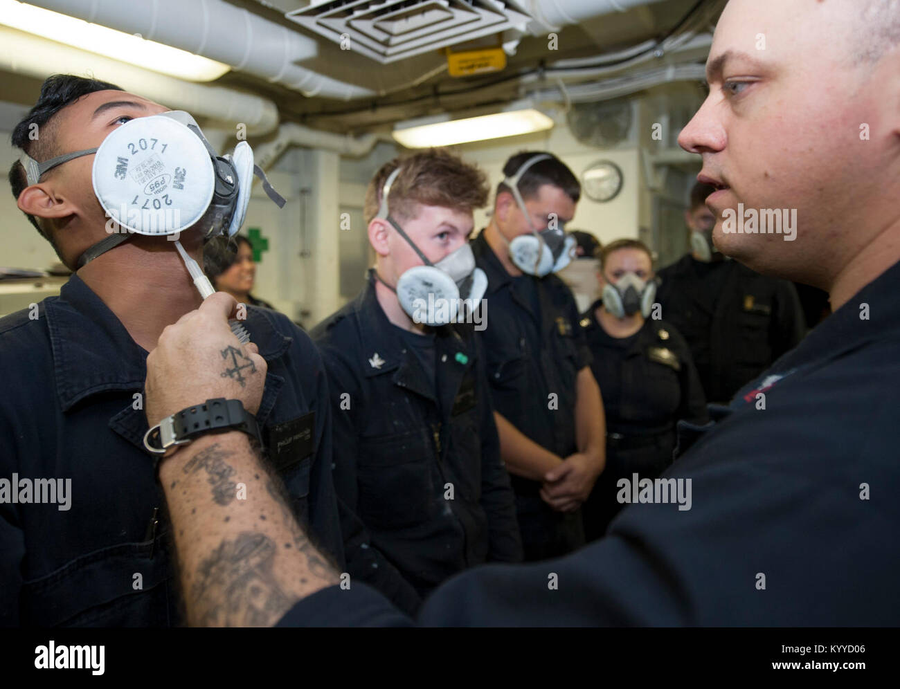 PACIFIC OCEAN (Jan. 9, 2018) Boatswain's Mate 1st Class Joshua Lester ...