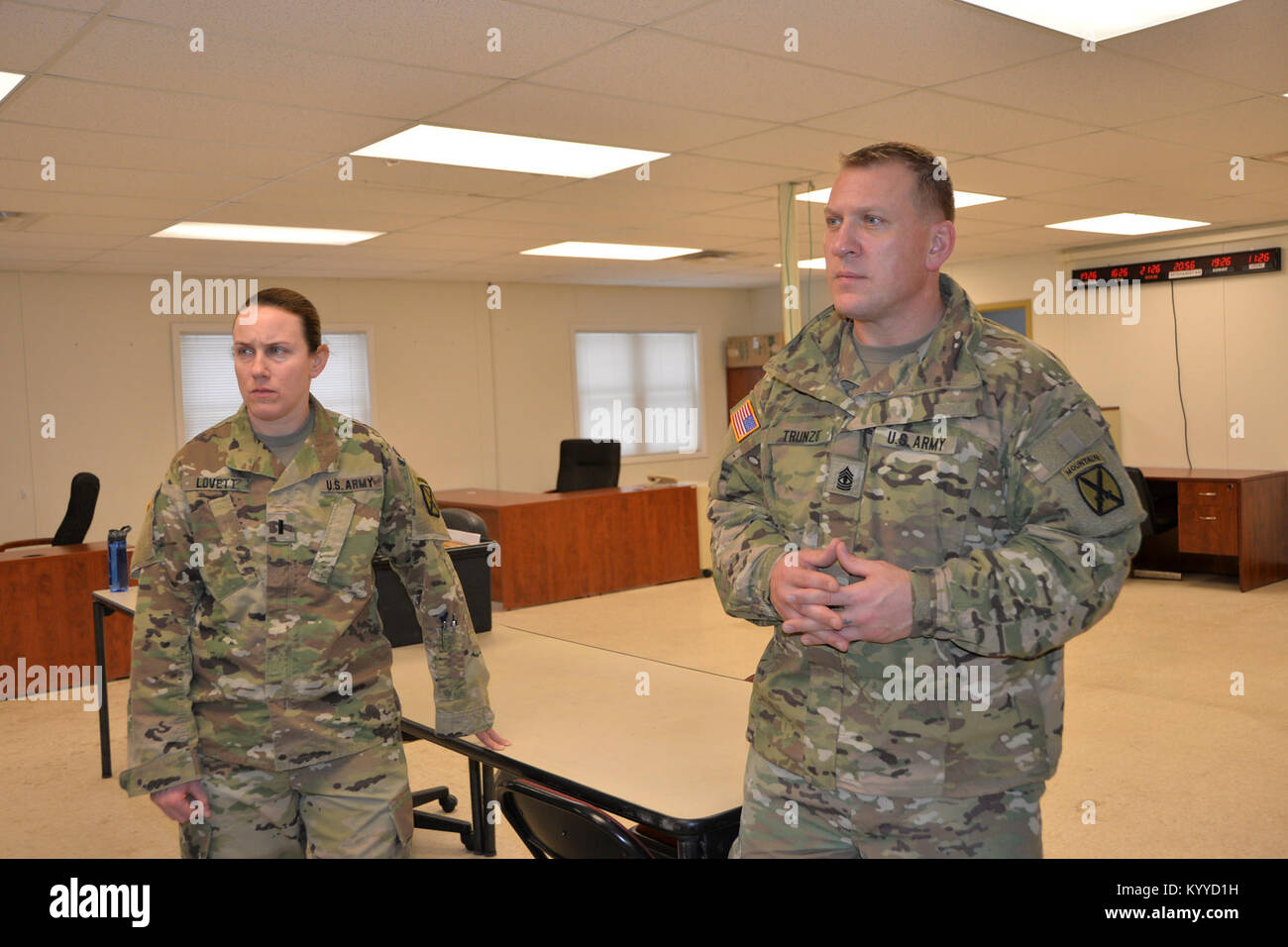 Victoria Lovett Rome Ny Meghan Markle And Prince Harry May Fly Archie