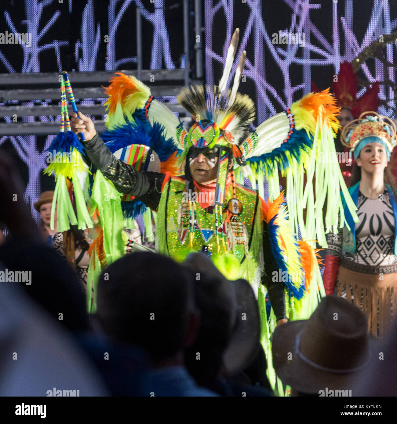 Indigenous canadian men hi-res stock photography and images - Alamy