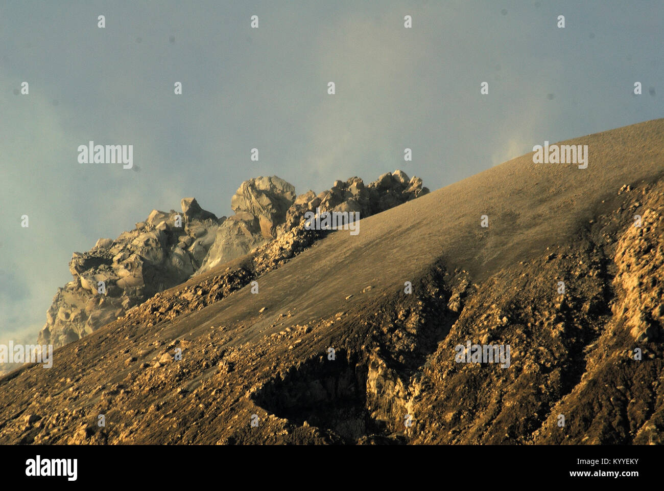 Indonesia. 17th Jan, 2018. Since the lava dome Mount Sinabung collapse ...