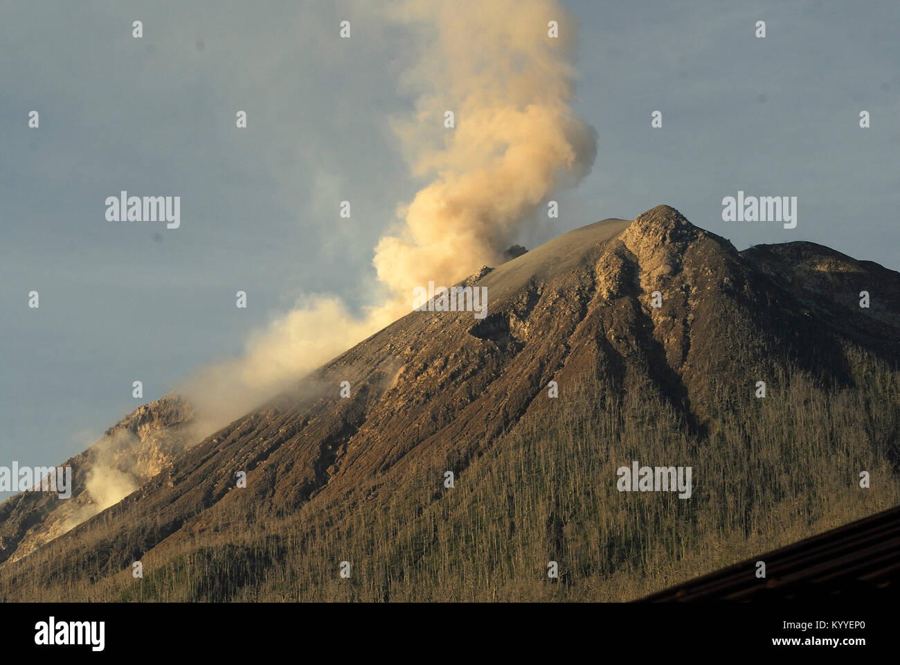 Indonesia. 17th Jan, 2018. Since the lava dome Mount Sinabung collapse ...