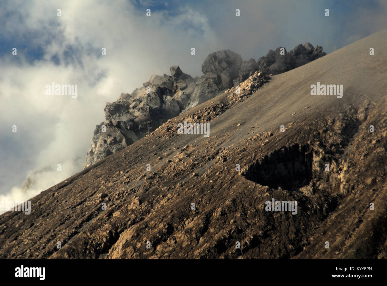 Indonesia. 17th Jan, 2018. Since the lava dome Mount Sinabung collapse ...