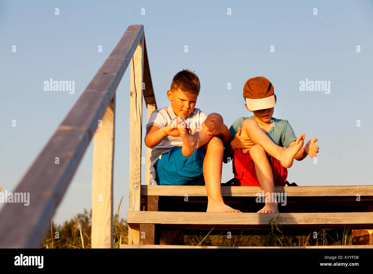 Boys cleaning their feet after the day on the beach Stock Photo - Alamy
