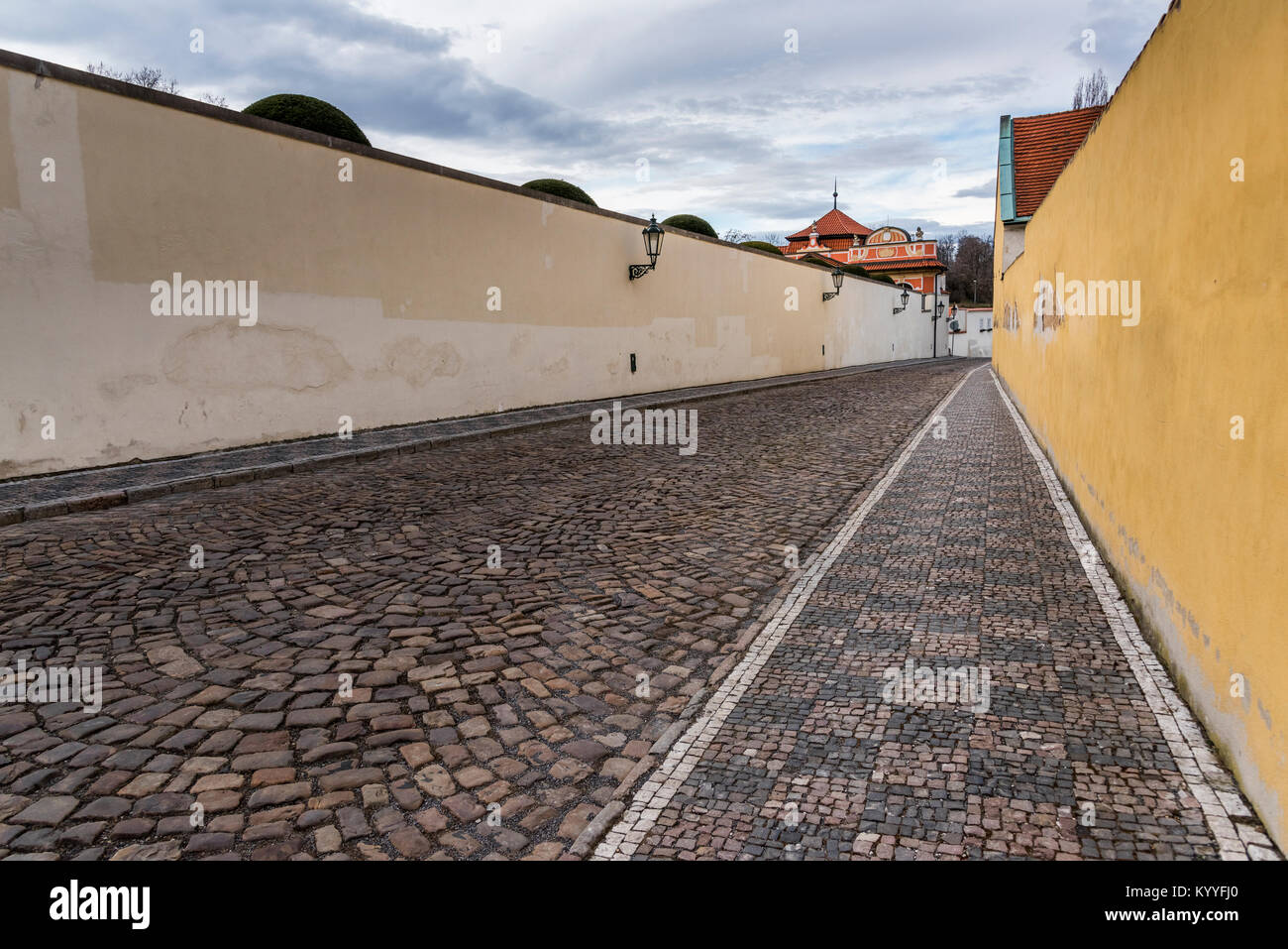 Walls on both sides of the road hi-res stock photography and images - Alamy