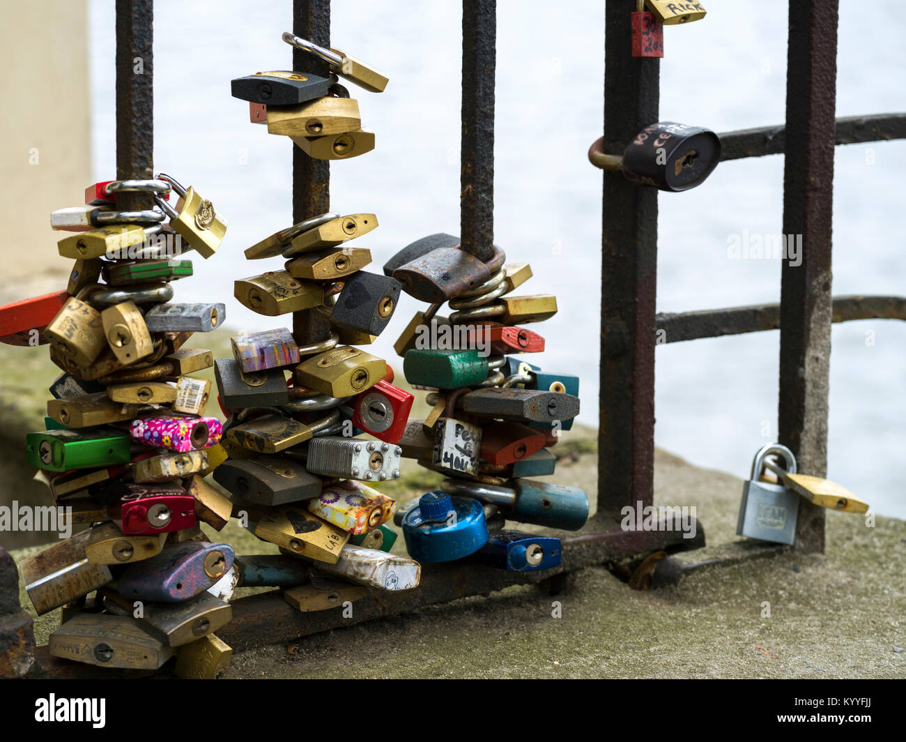 Padlock bridge mala strana hi-res stock photography and images - Alamy
