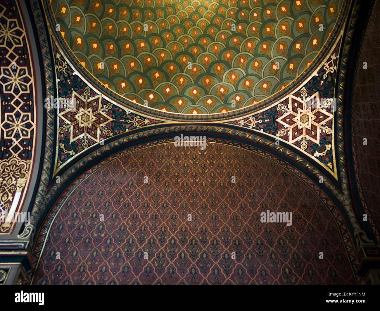 Spanish jewish synagogue ceiling hi-res stock photography and images ...