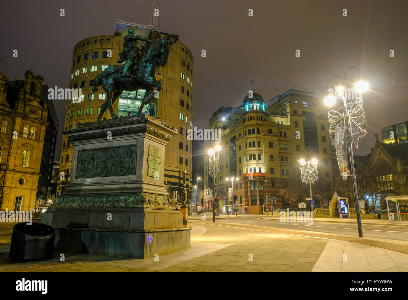 Black horse statue leeds hi-res stock photography and images - Alamy