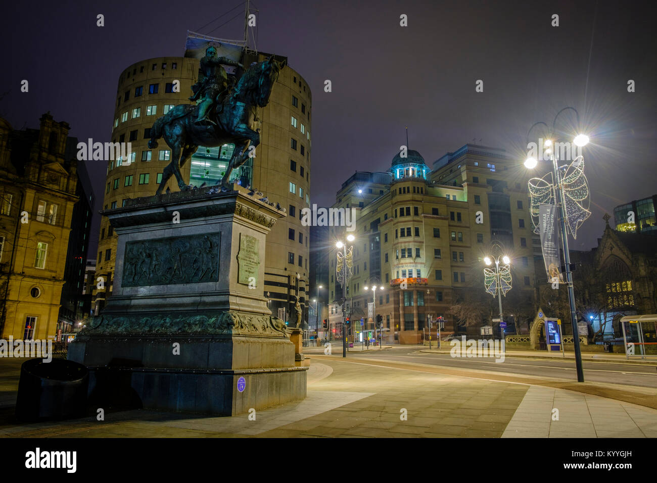 Black horse statue leeds hi-res stock photography and images - Alamy