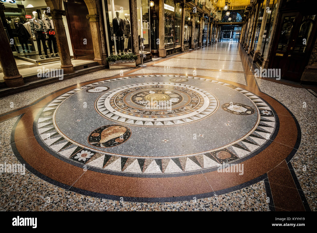 Cross arcade leeds hi-res stock photography and images - Alamy