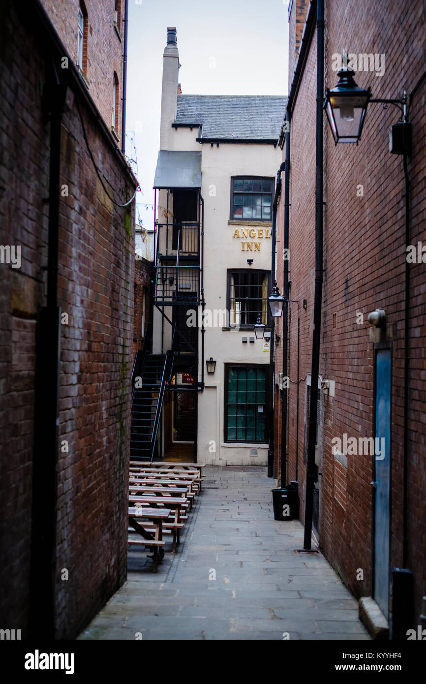 Leeds city centre angel inn yard hi-res stock photography and images ...