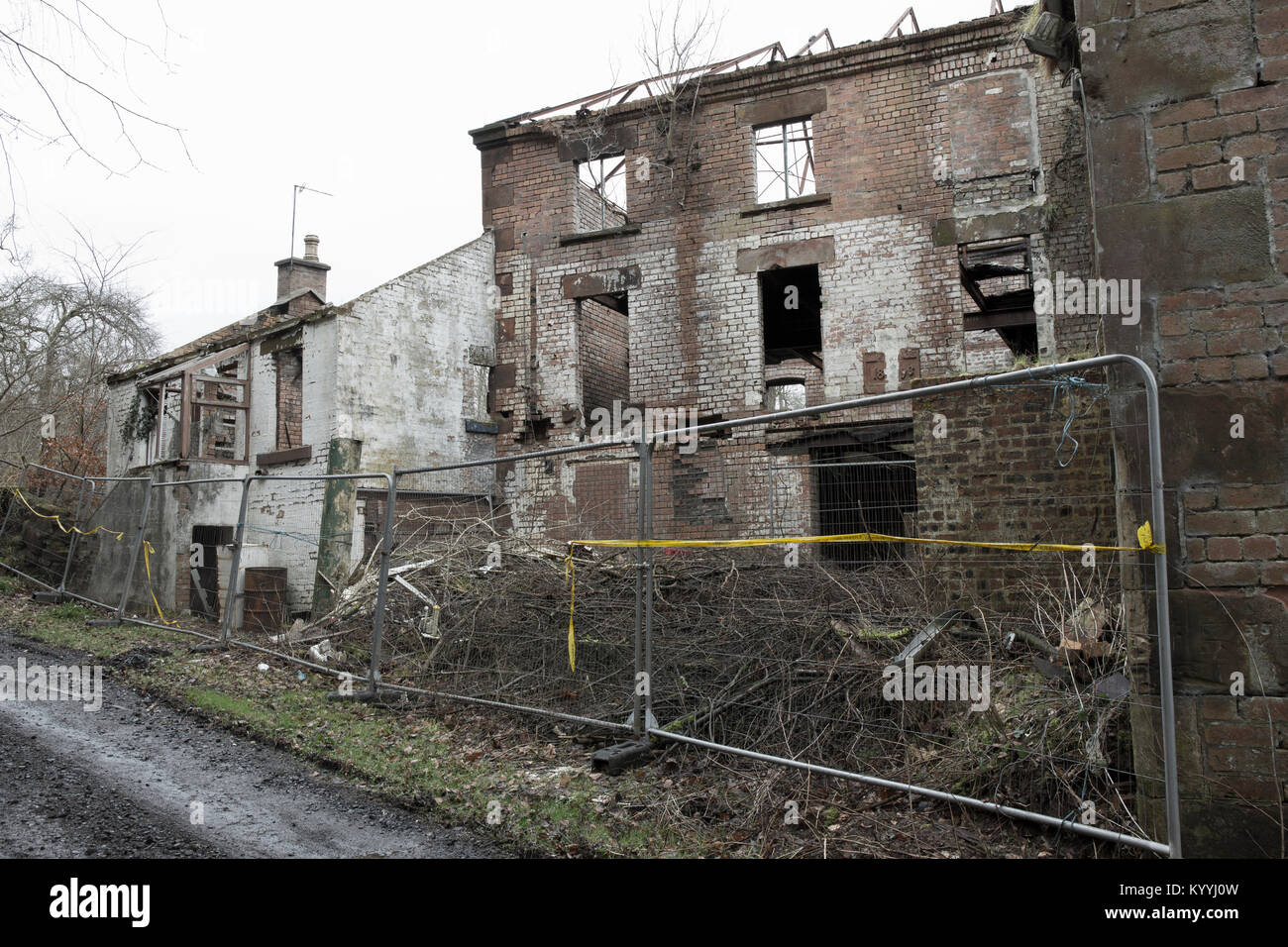 Rotting building bricks hi-res stock photography and images - Alamy