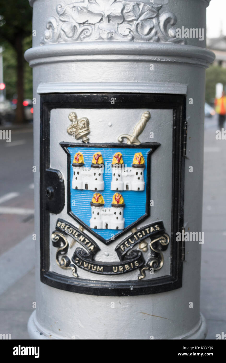 Trinity college dublin gate hi-res stock photography and images - Alamy
