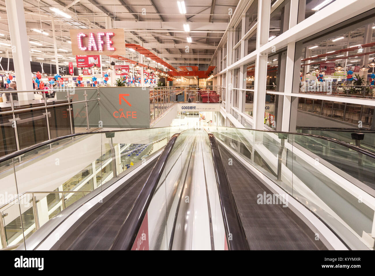 Travelator supermarket hi-res stock photography and images - Alamy