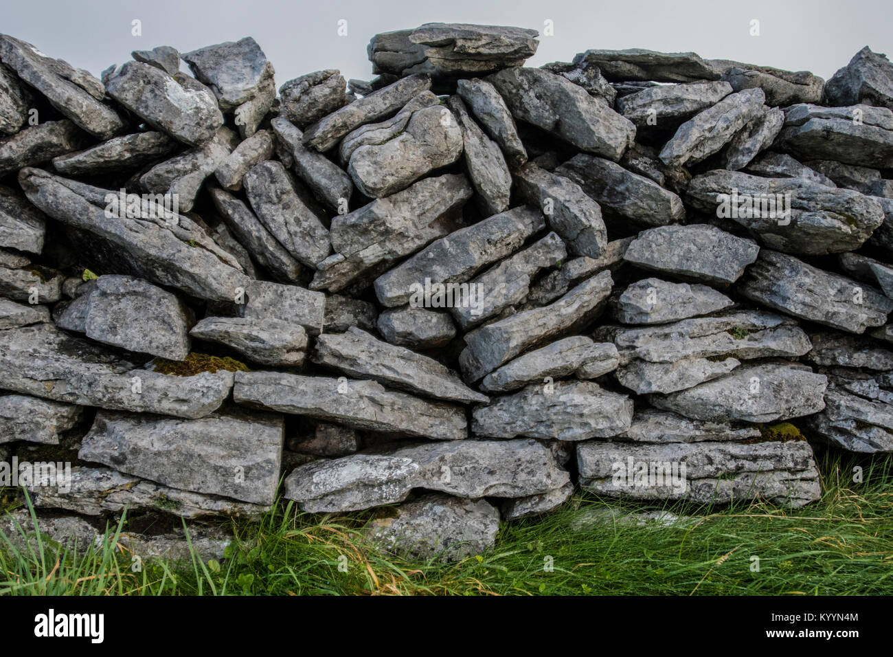 Ireland eire irish landscape green scenery hi-res stock photography and ...