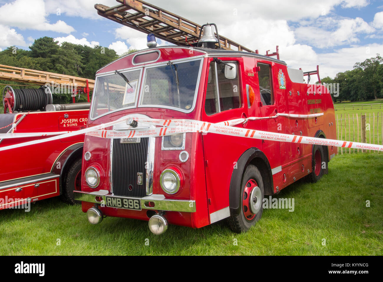 Fire engine uk and children hi-res stock photography and images - Alamy