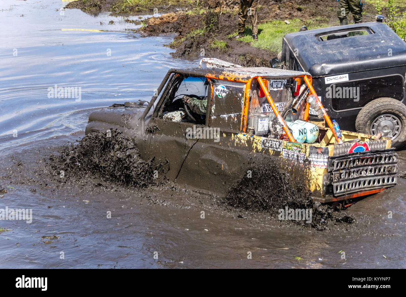 SALOVKA, RUSSIA - MAY 5, 2017: Racing off-road on SUVs cars at the ...
