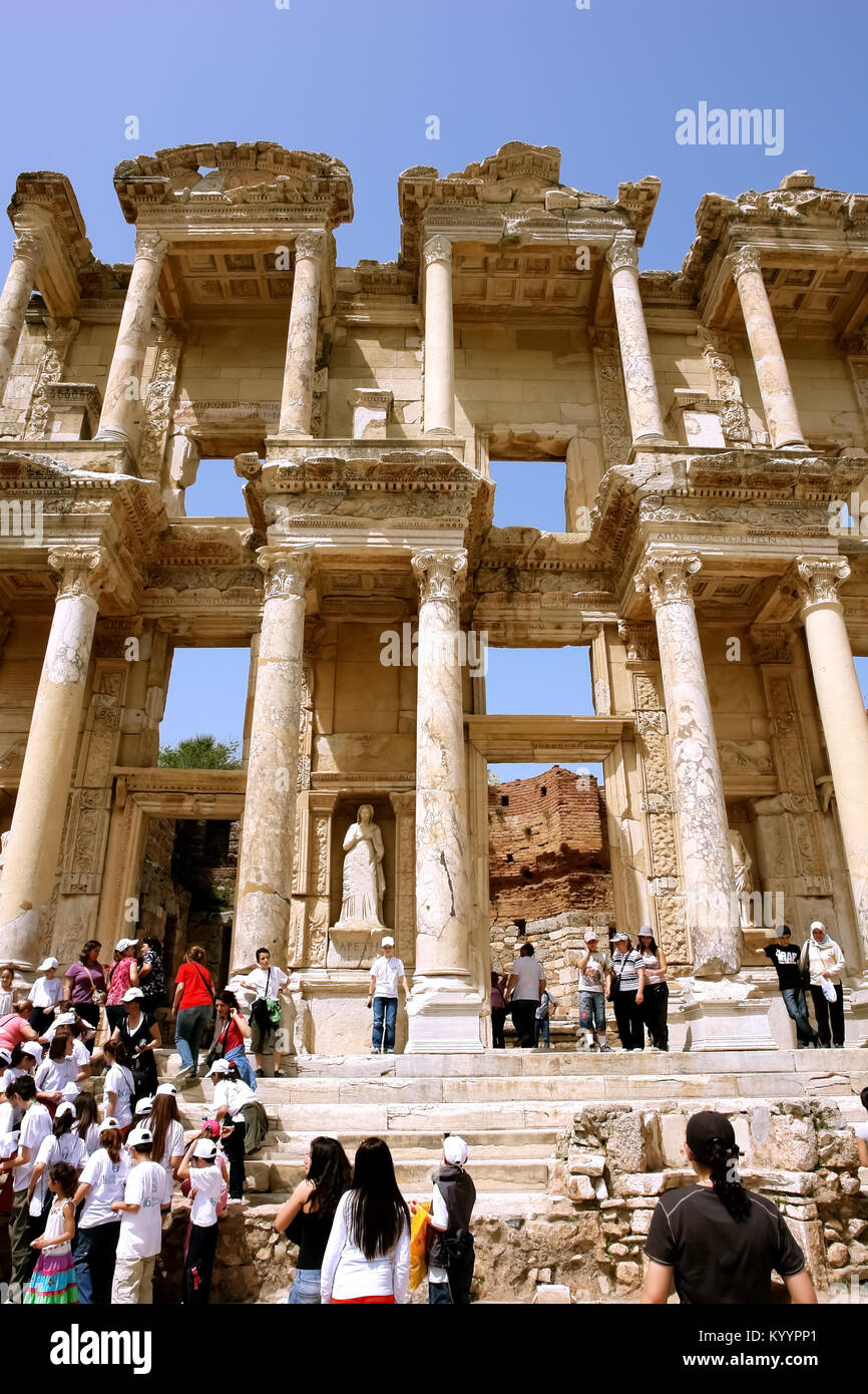 Ancient roman library hi-res stock photography and images - Alamy