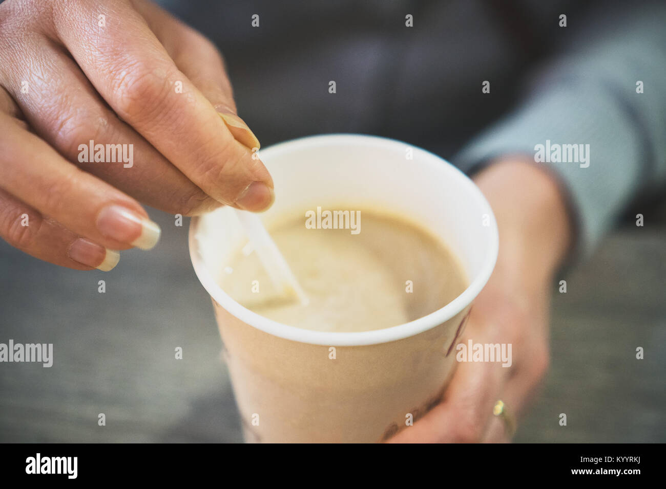 Woman's hands holding disposable coffee cup Stock Photo - Alamy
