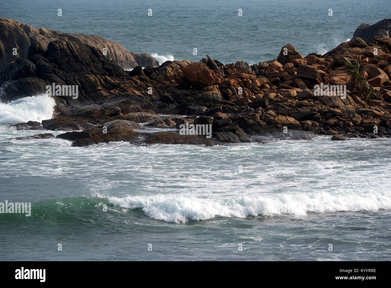 Waves crushing into the rocks Stock Photo - Alamy