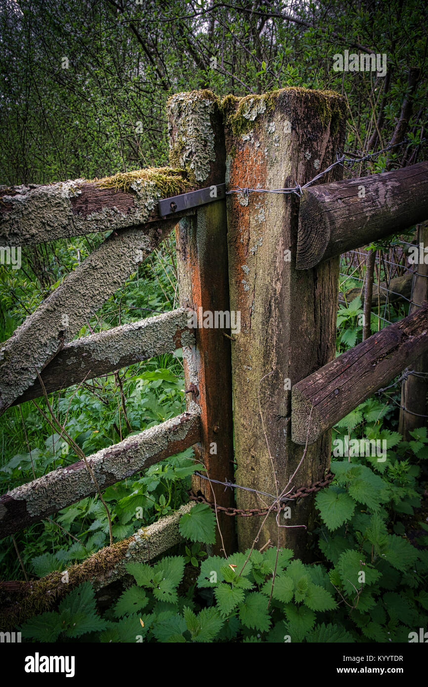 Old chained gate hi-res stock photography and images - Alamy