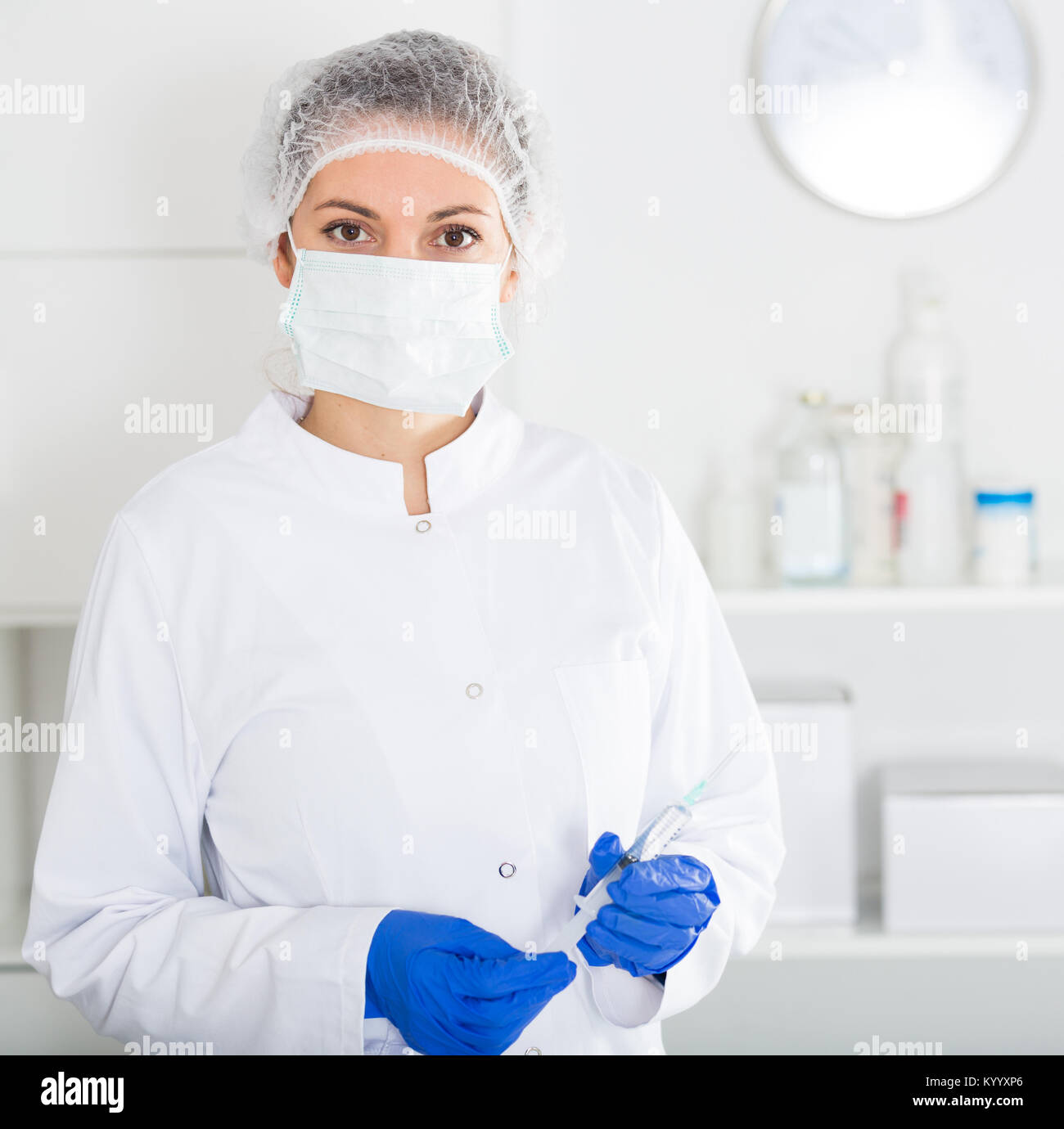 Professional nurse woman making injection in hospital Stock Photo - Alamy