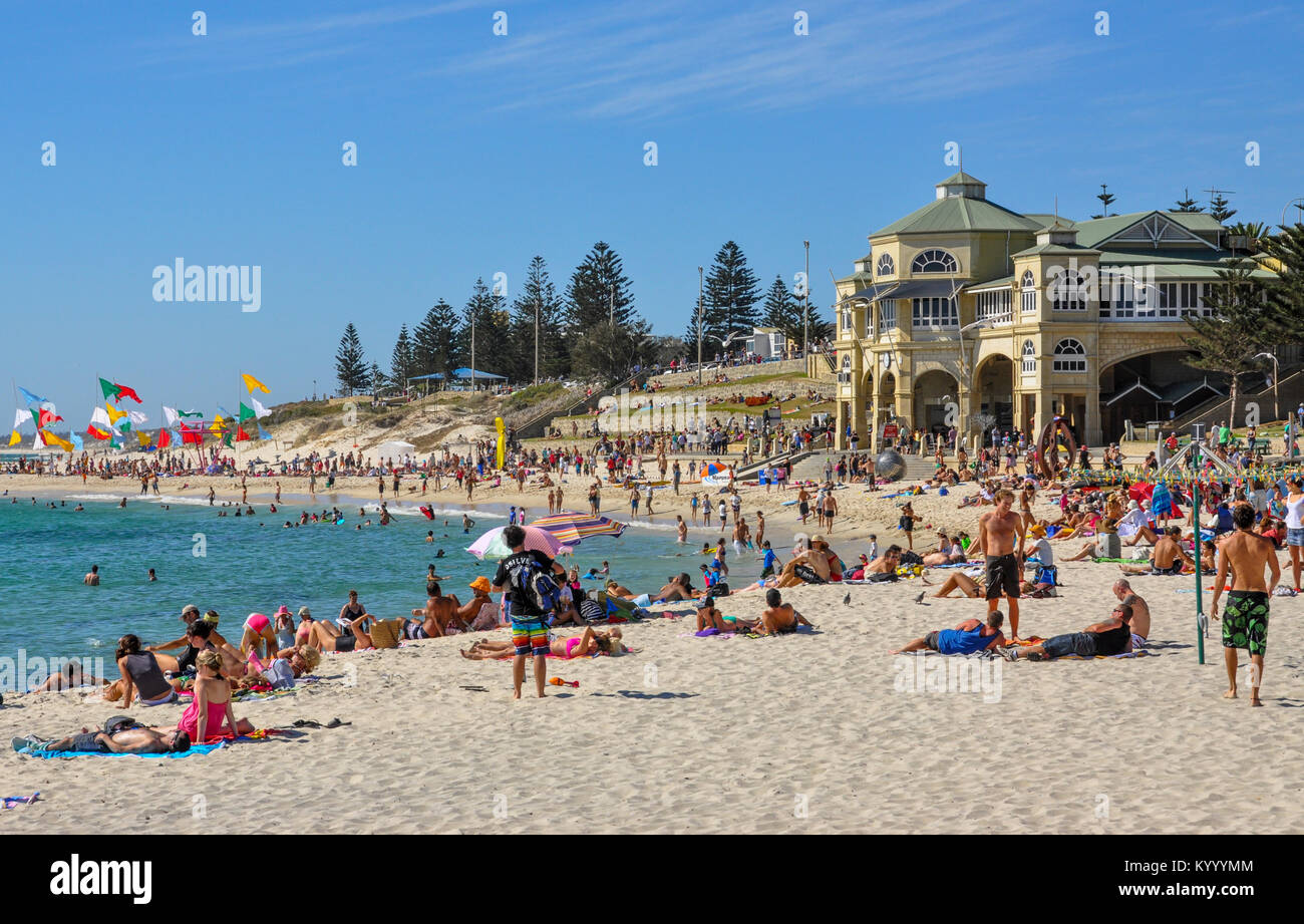 Beach goers at Cottesloe Beach, Perth, Western Australia Stock Photo ...