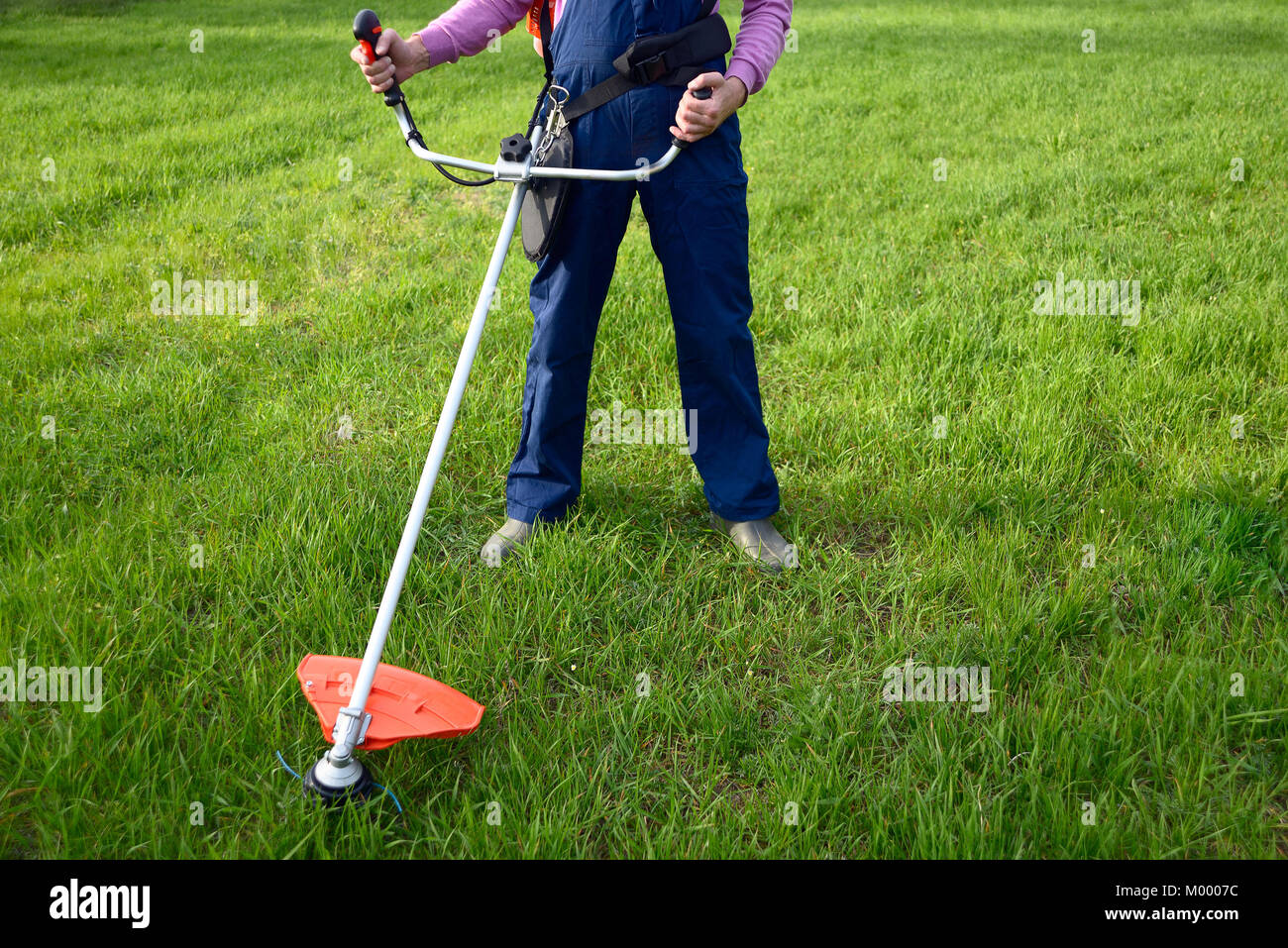 Weed cutter hi-res stock photography and images - Alamy