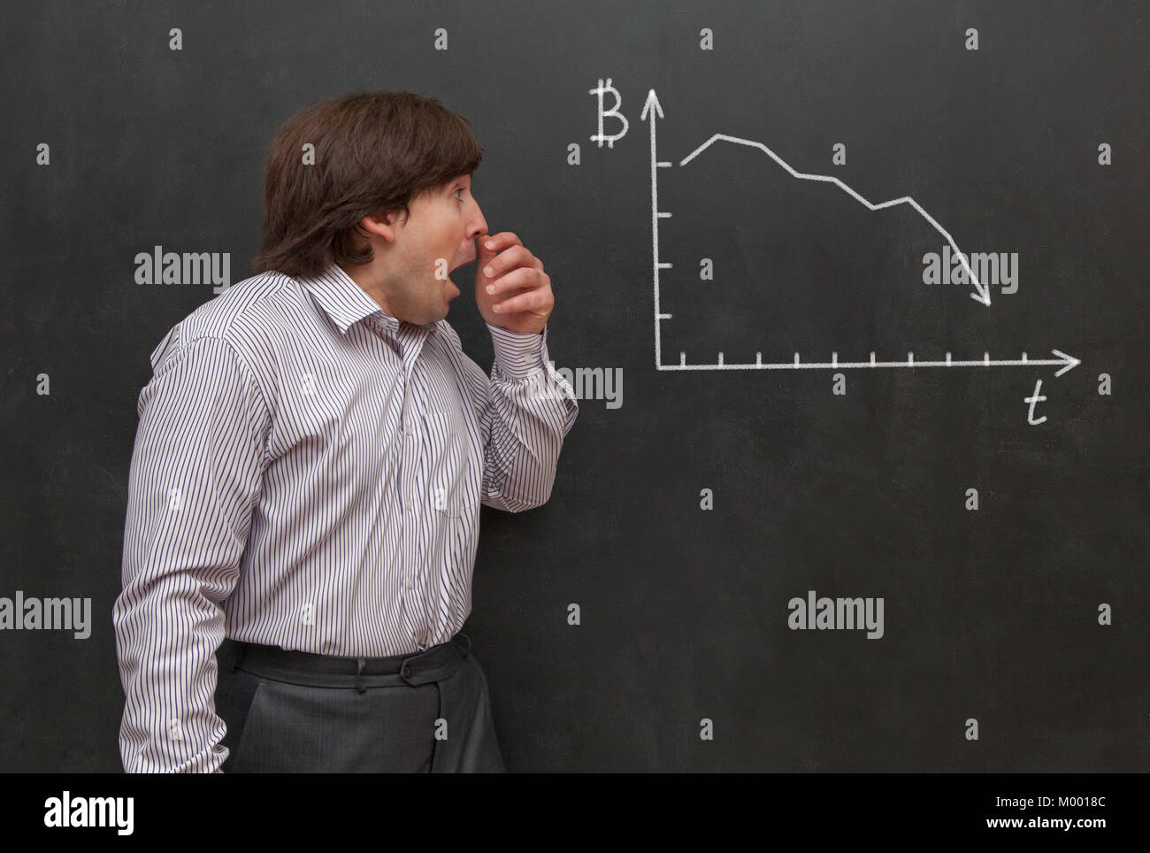 Business graph falling down arrow hi-res stock photography and images ...