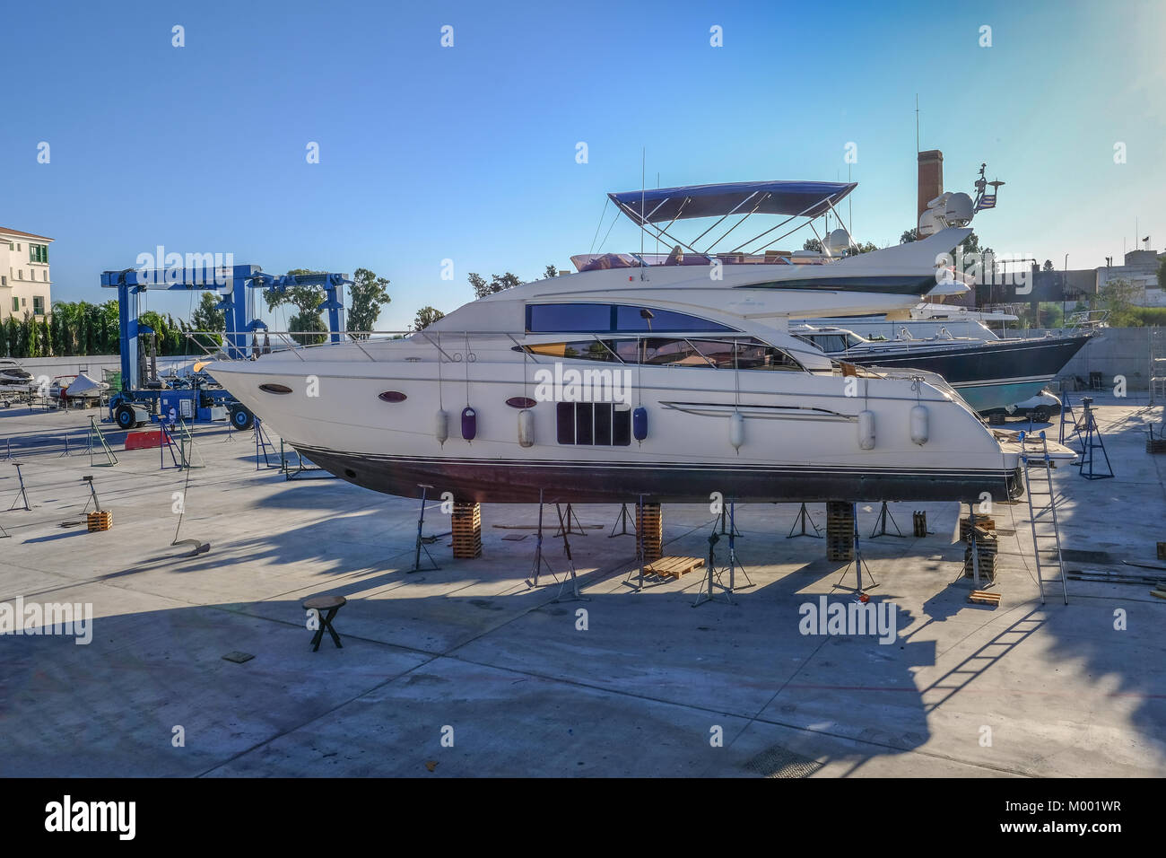 Cruise ship in dry dock hi-res stock photography and images - Alamy